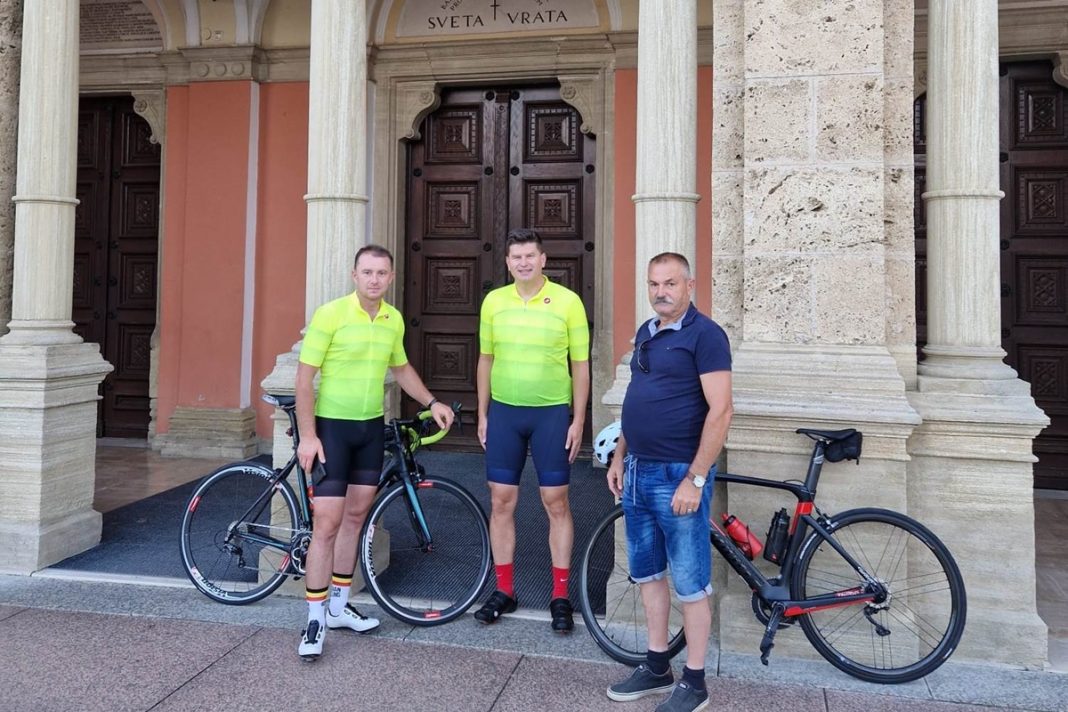Prečasni Domagoj Matošević na Trsat je stigao biciklom - Radio Stubica