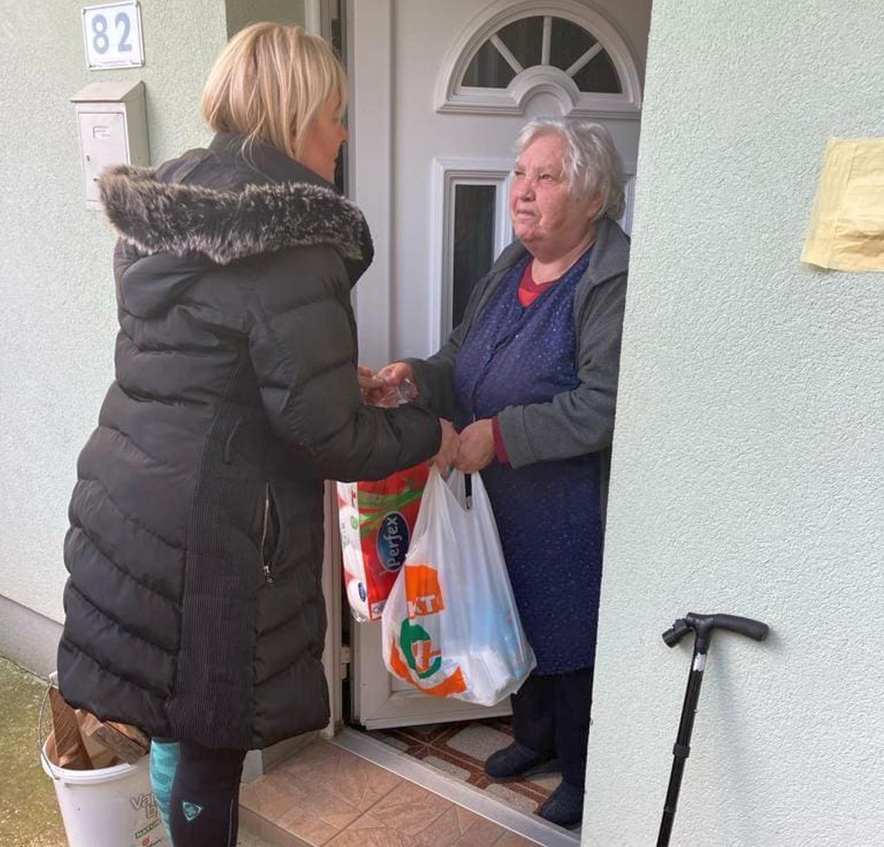 Općina Radoboj darivala staračka i samačka domaćinstva - Radio Stubica