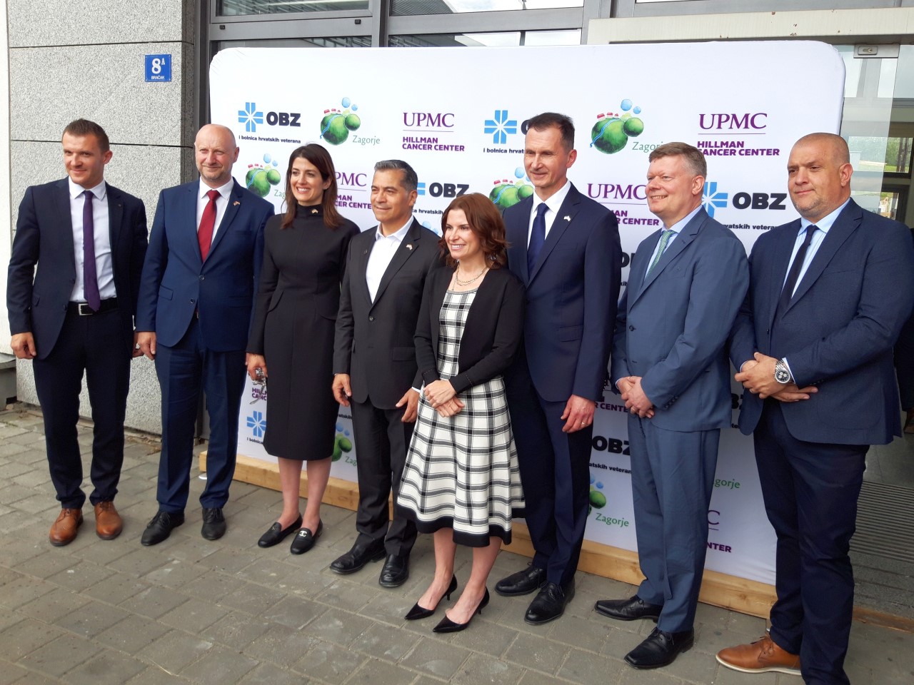 Američki ministar zdravstva Xavier Becerra posjetio OB Zabok i ...